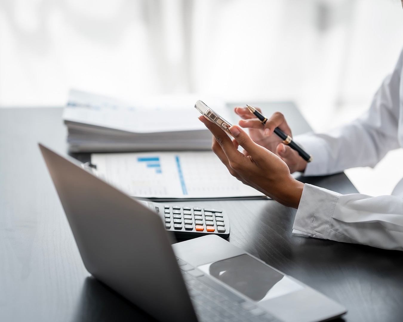 Comprendre la Distinction Entre le Directeur Financier et l'Expert ...